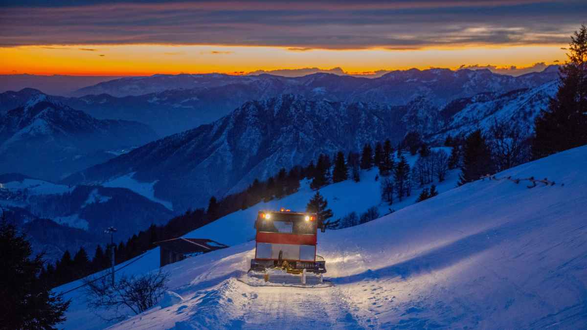 Snowmobiling North Idaho - Moyie River Hideaway
